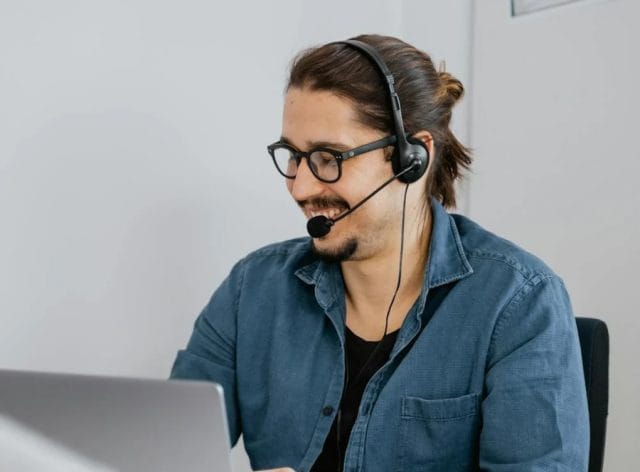 Effortlessly pay and manage your spots